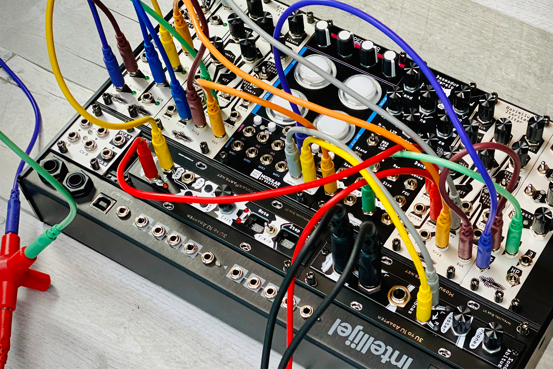 Beginner's Guide to Modular Synth - Featuring Noise Engineering | Hosa Beginner's Guide to Modular Synth - Featuring Noise Engineering | Hosa
